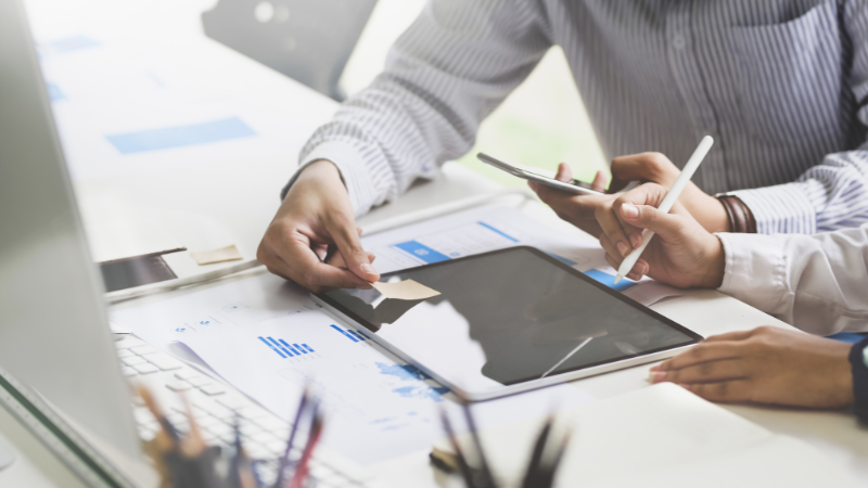 Femas HR鋒形人資系統 | 台灣95%企業都適用的人事管理系統